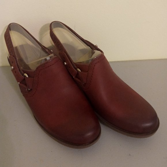 Teva | Shoes | Teva Womens Foxy Slingback Clogs Leather Burgundy 65m ...